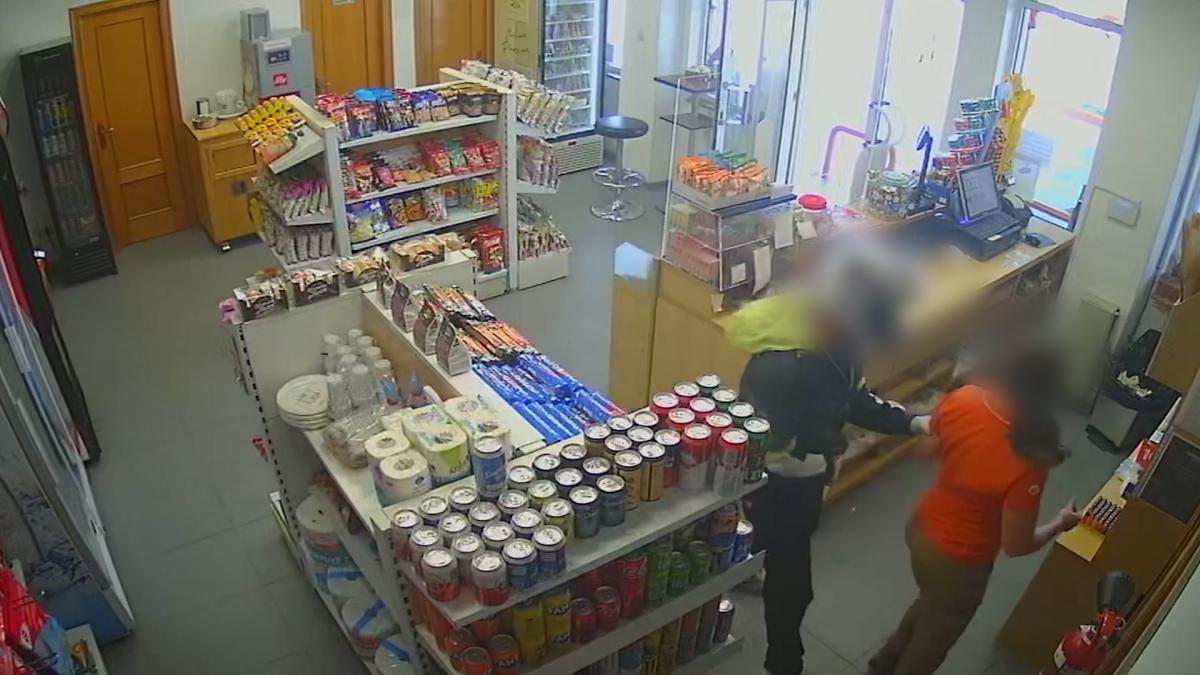 «Si no me das todo el dinero, te voy a matar»: las cámaras cazan al ...