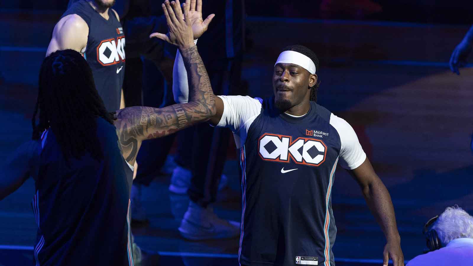 Thunder S Mark Daigneault Celebrates Lu Dort For 3 Point Barrage Vs Kings