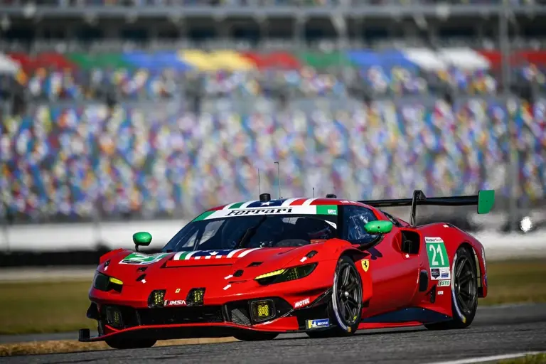 Test a Daytona: Ferrari porta al debutto la 296 GT3 Evo