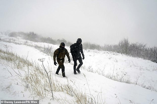 Commuters brace for blizzards as major roads forced to close amid Met ...