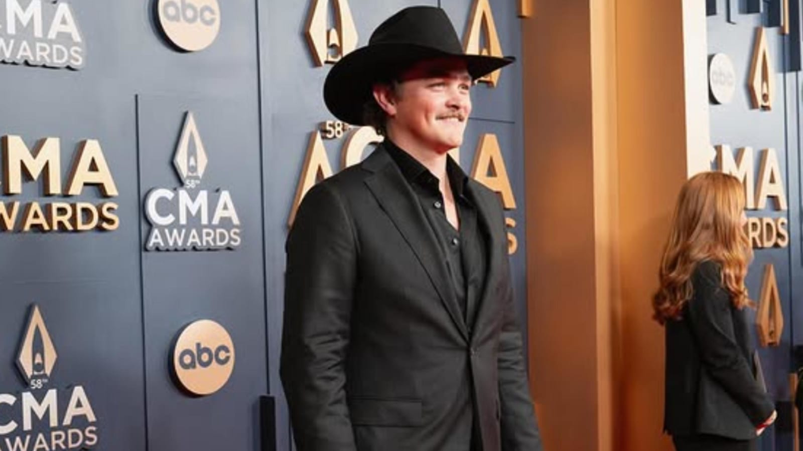 Zach Top Reveals How Amelia Taylor Keeps Him Grounded as CMA Spotlight ...
