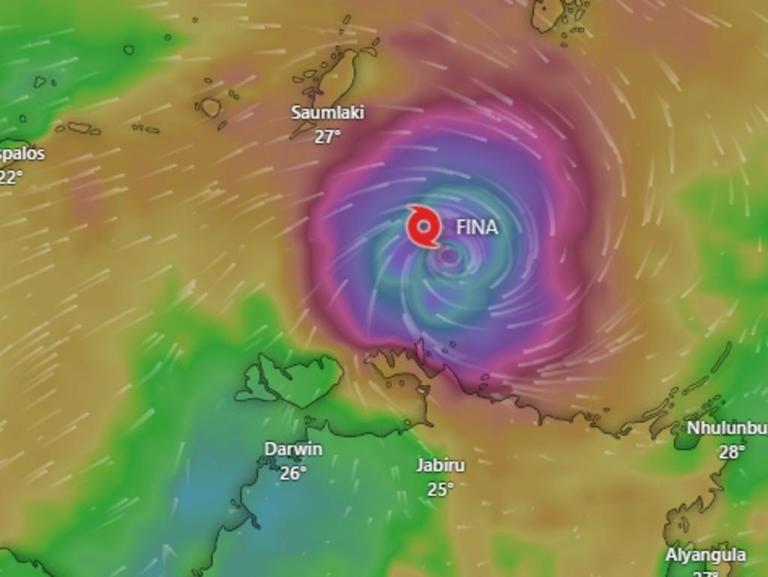 ‘Damaging’: Cyclone barrelling towards NT
