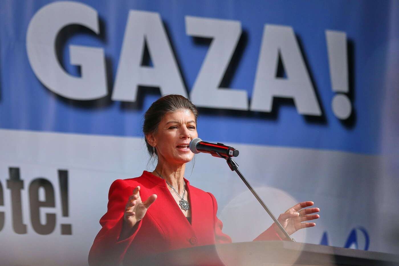 Auf Wiedersehen, Sahra! Potížistka německé krajní levice se stahuje do ...