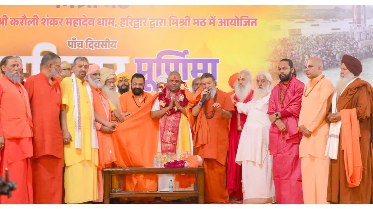 “Poorna Shri Karauli Sarkar Ji Inspires Over 30,000 Sadhaks at Mishri ...