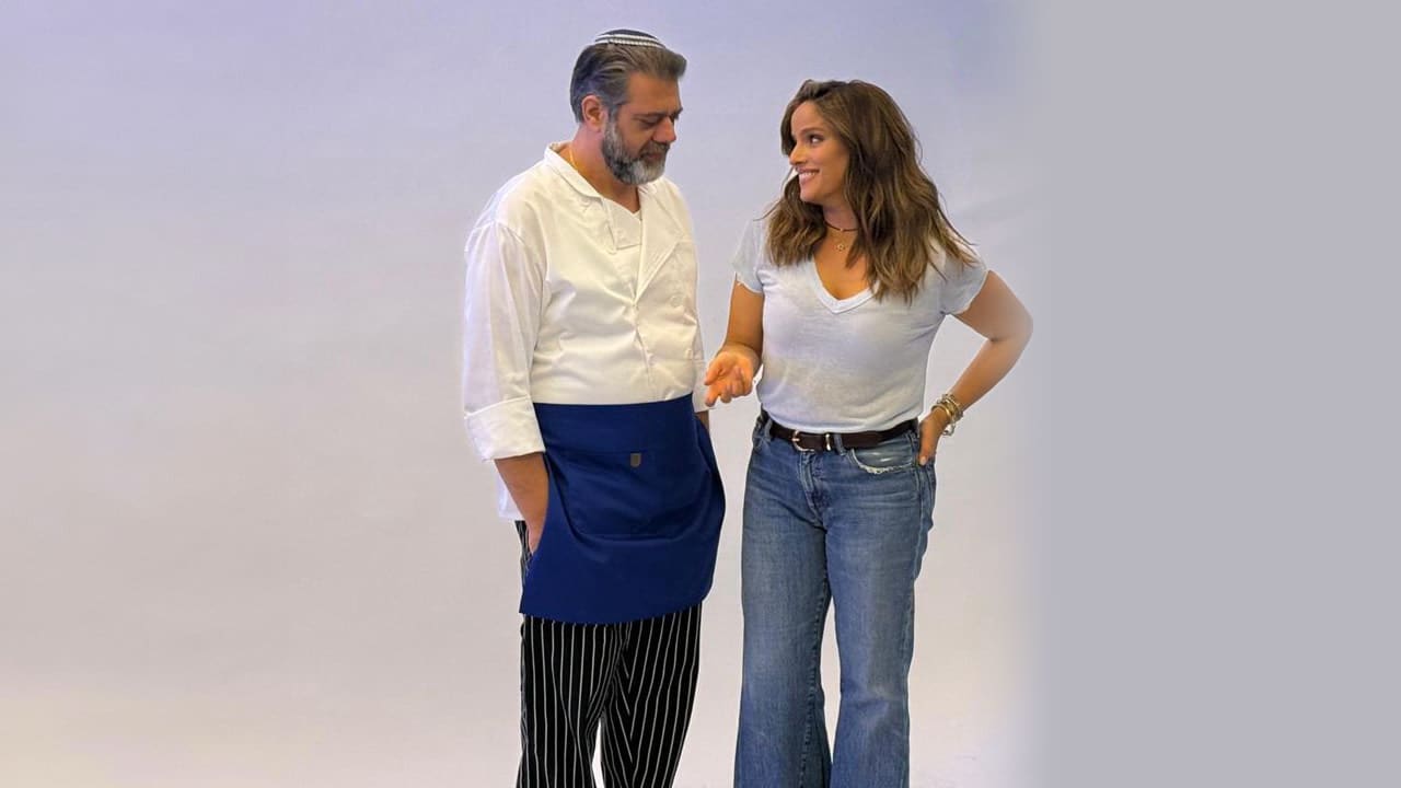 Behind the scenes: Noa Tishby and Nissim from "Kupa Rashit" in a ...