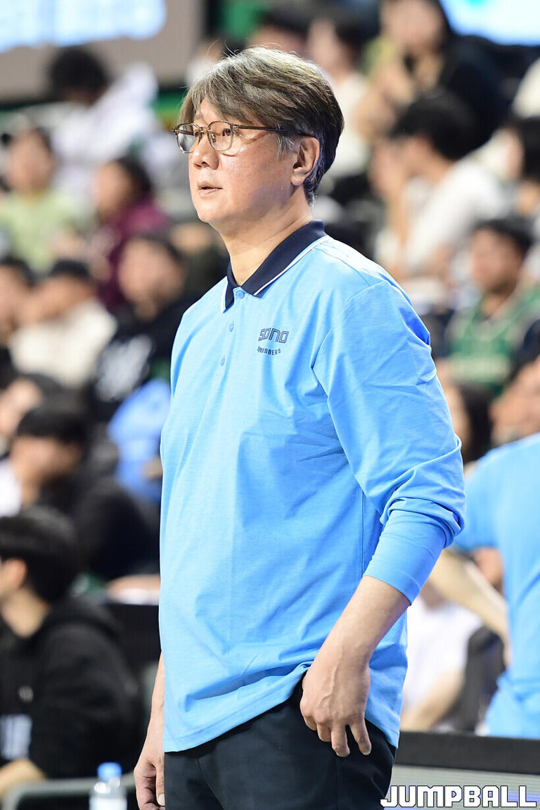 [웜업터뷰] KCC 만난 손창환 감독 “허웅과 허훈 집중 수비”