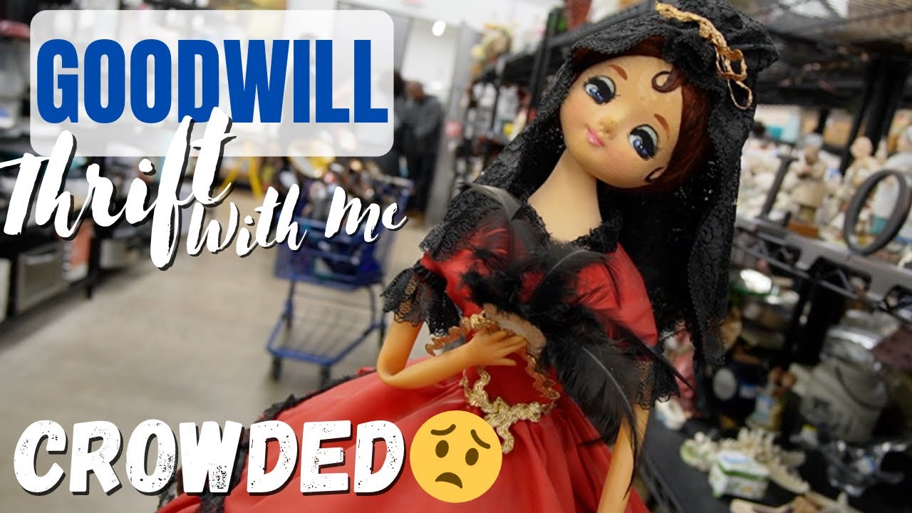 A little crowded at Goodwill | Thrift with me | Reselling