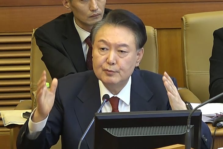 Former President Yoon, Hong Clash Over Alleged Arrest Order in ...