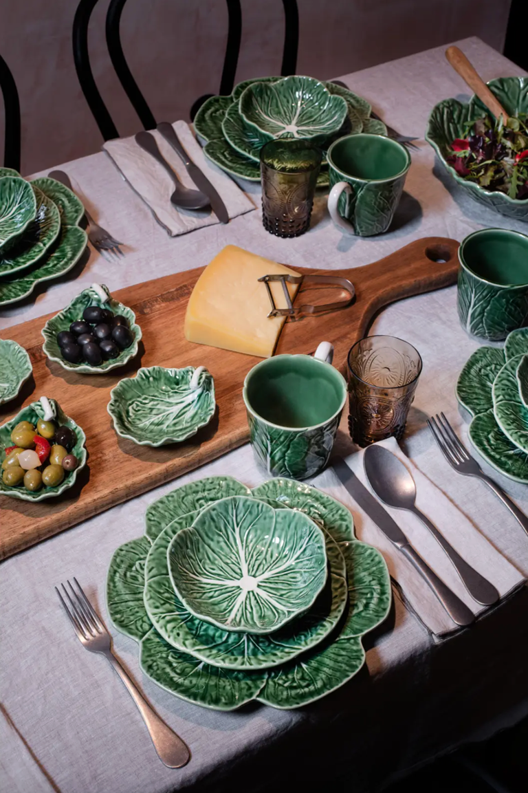 6 types of vintage plates that are actually worth a LOT, according to ...