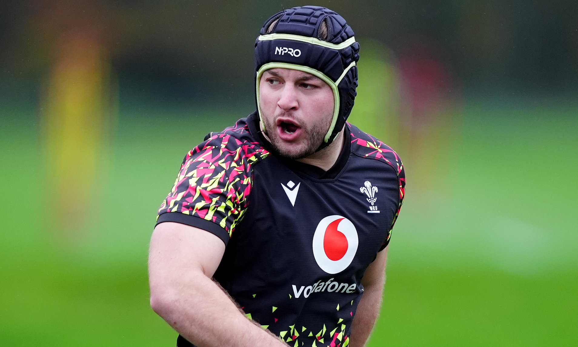 Wales hand daunting debut to Harri Deaves for New Zealand clash