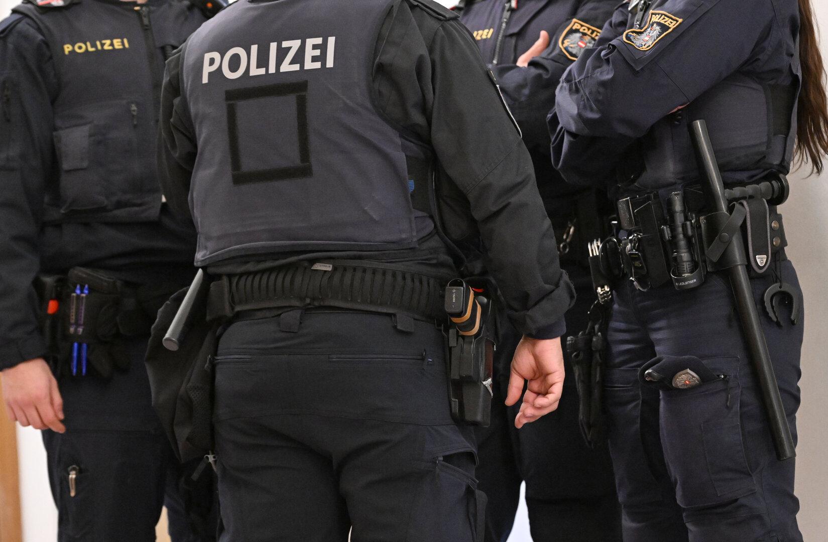 Betrunkener schlägt Polizisten ins Gesicht – Beamter in Wien verletzt