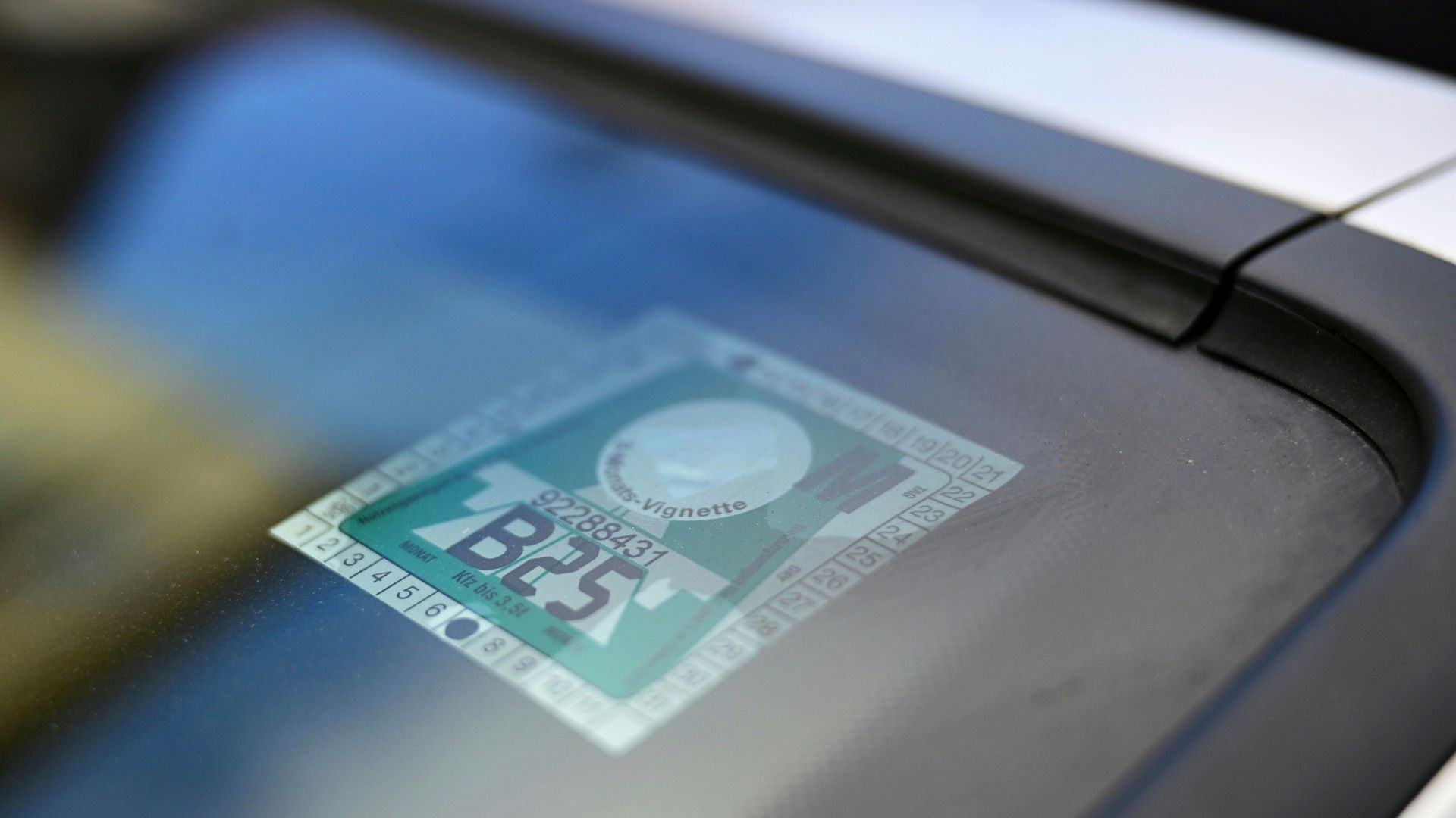 Autobahnmaut: Österreich besiegelt Aus für Klebe-Vignette