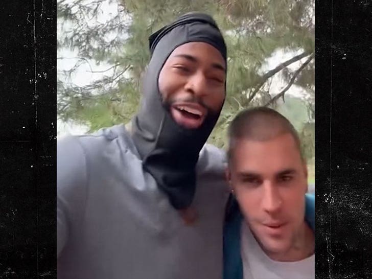 Justin Bieber Helps Stranded Driver on the Side of the Road