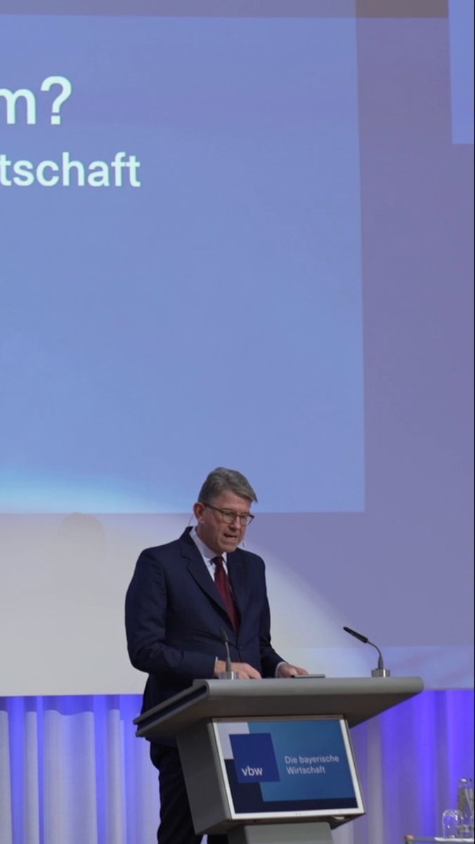 Nur noch Staatsminister – Weimer legt Firmenanteile auf Eis