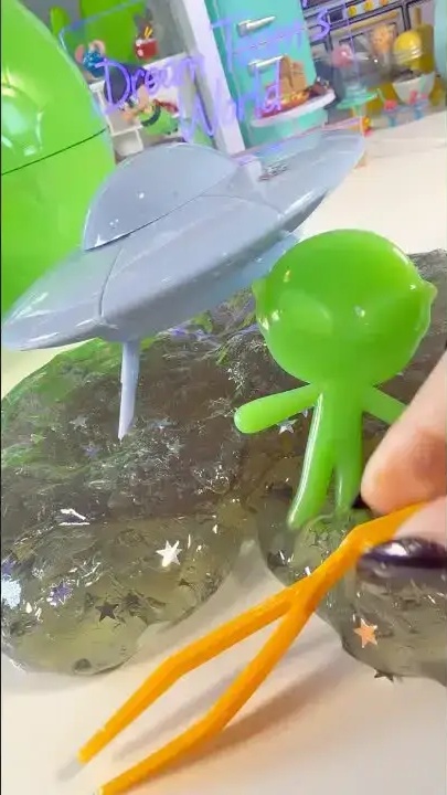 Unboxing slimy dig alien egg from Five Below with slime ASMR