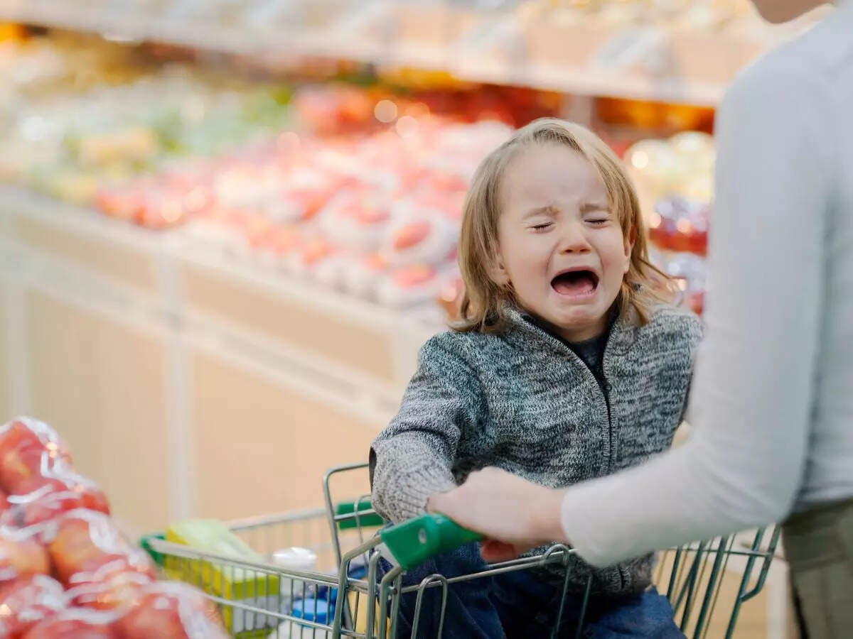 Your child does this too? 5 signs of emotional distress children show ...