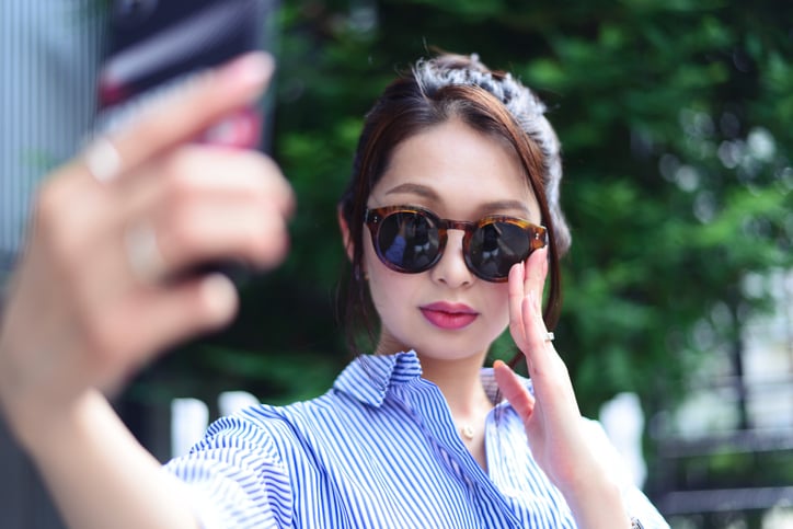 Think You’re Not Photogenic? That’s Just Your Brain Gaslighting You