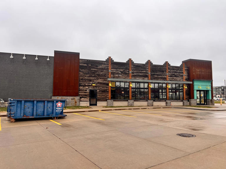 Iowa City Carlos O'Kelly's closes suddenly after 43 years. Here's what ...