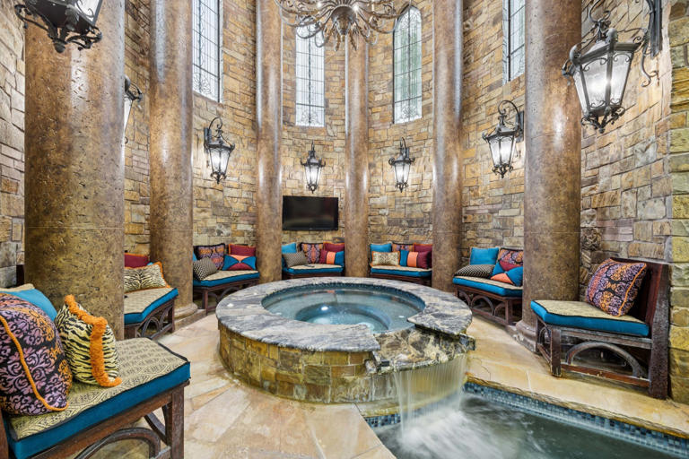 Fort Worth castle hits the auction block with bids expected at $11.75 ...