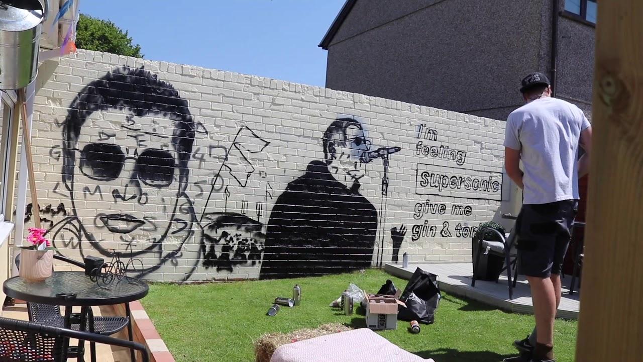 Liam Gallagher Graffiti – Iconic Street Art Tribute