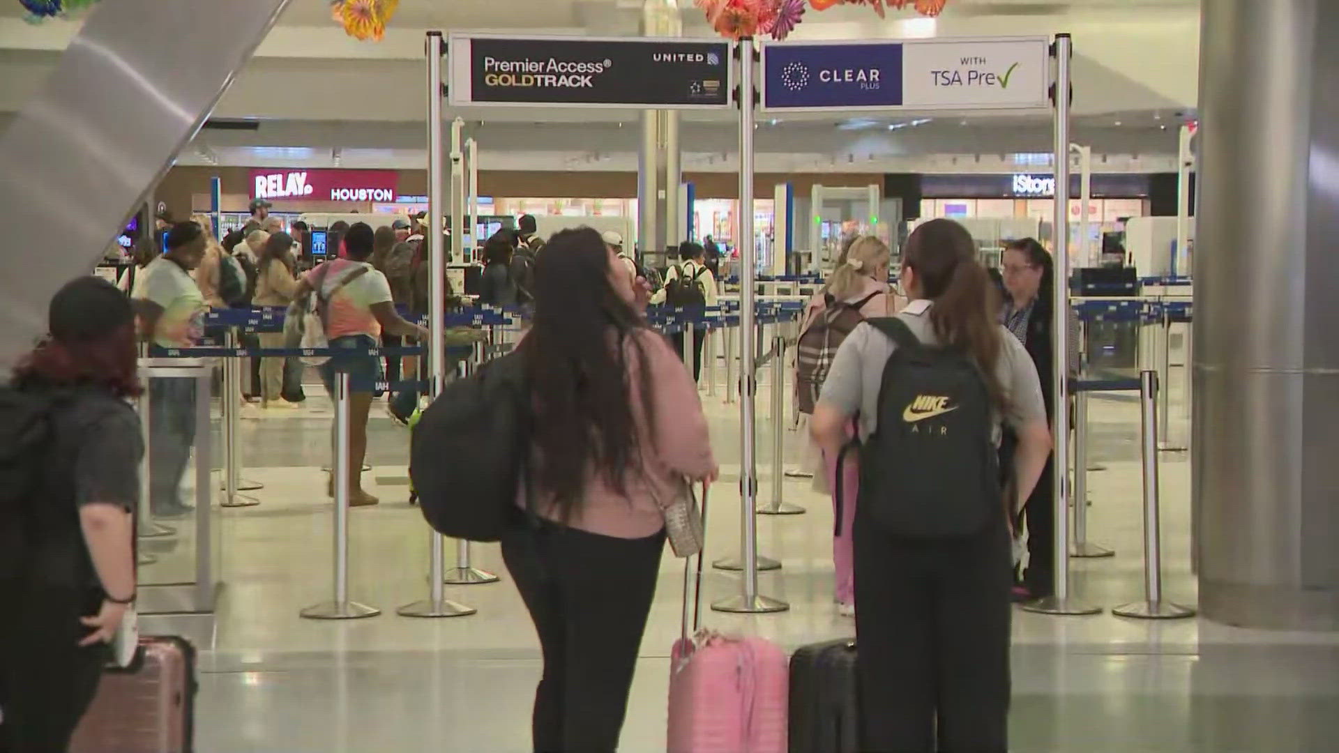 New upgrades coming to Houston airports ahead of holiday travel rush