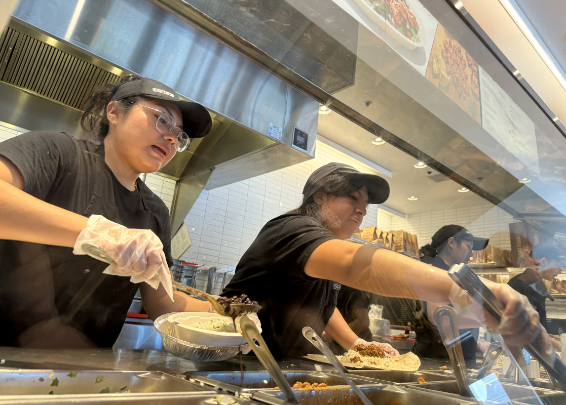 Chipotle Announces Limited-Time Deal For Thanksgiving Eve – And Fans ...