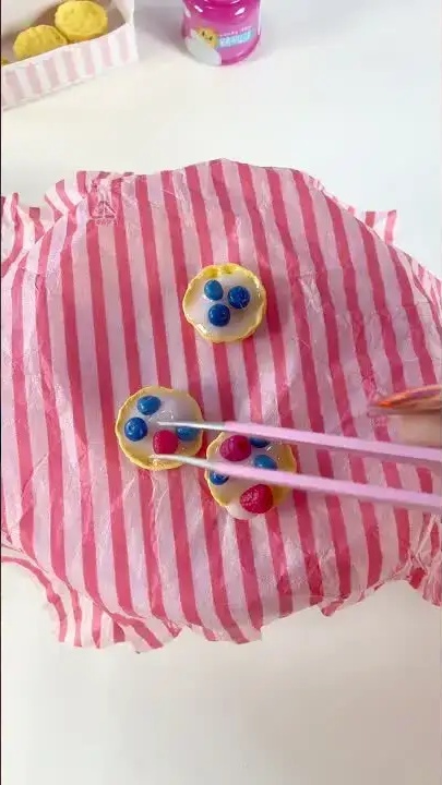 Miniverse make it mini diner: series 4 burger creation ASMR