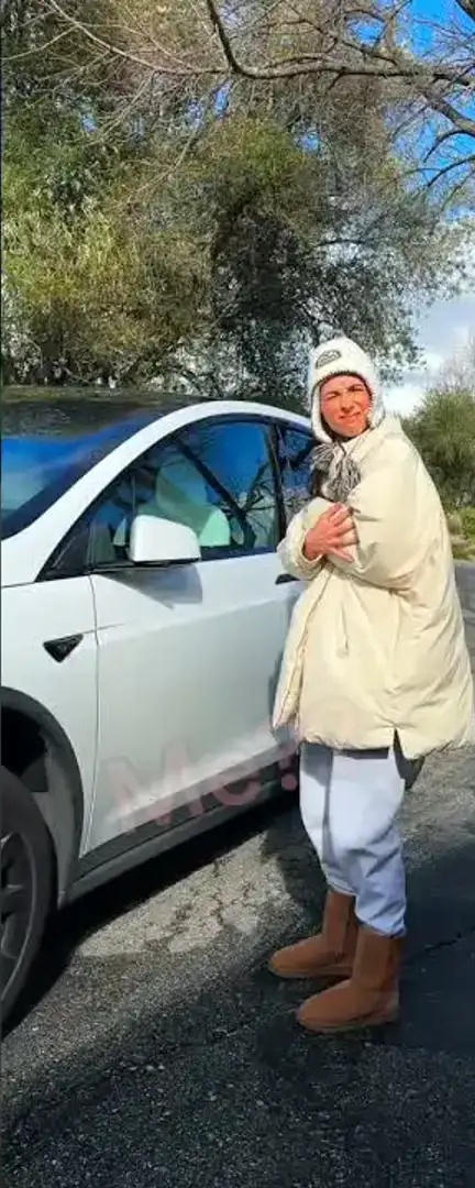 Slang meanings: wow, you're hot!