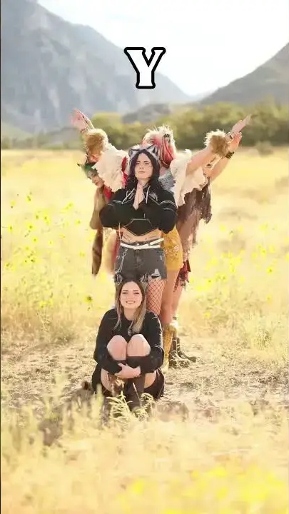 :3 @Athena_grimes @prototype_fox @RaineEmery @halcybella #cosplay # ...