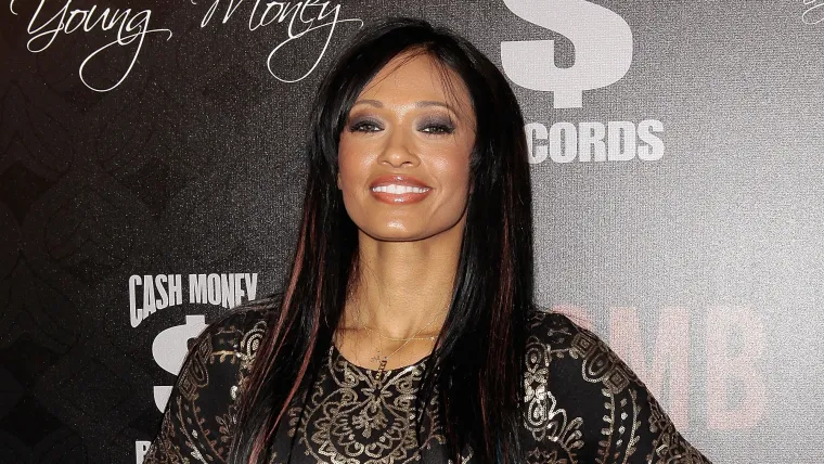 Pilar Sanders delivers 'hot mom' line before Shedeur's Browns QB1 debut