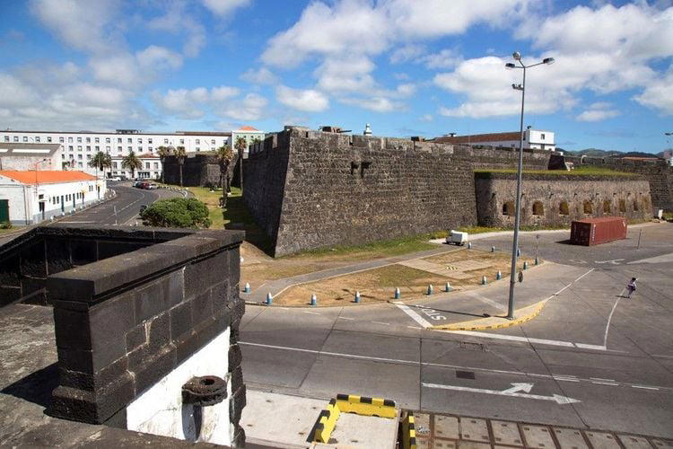 Le fort de São Bras à Ponta Delgada : gardien silencieux et symbole de résistance