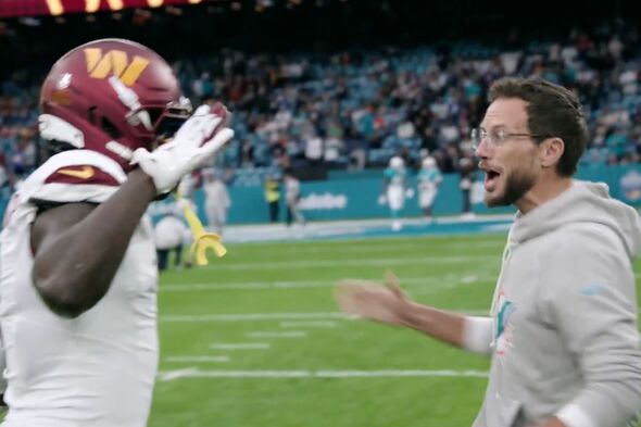 Mike McDaniel's pre-game interaction with Deebo Samuel sums up Dolphins ...