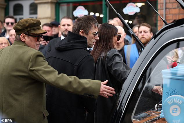 Liam Gallagher and Shaun Ryder lead celebrity tributes to Gary 'Mani ...