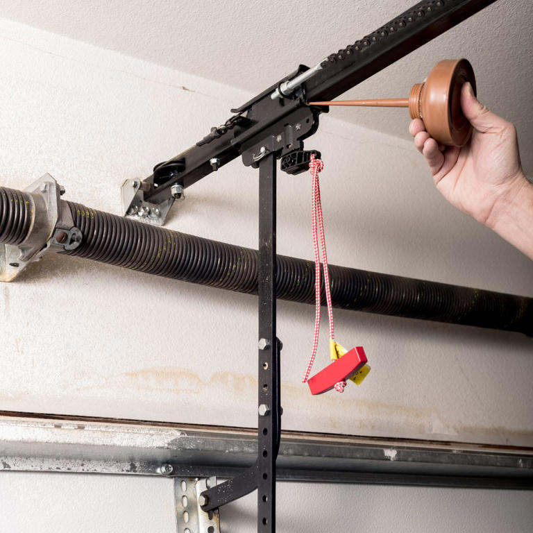 Garage door maintenance tips every homeowner should know
