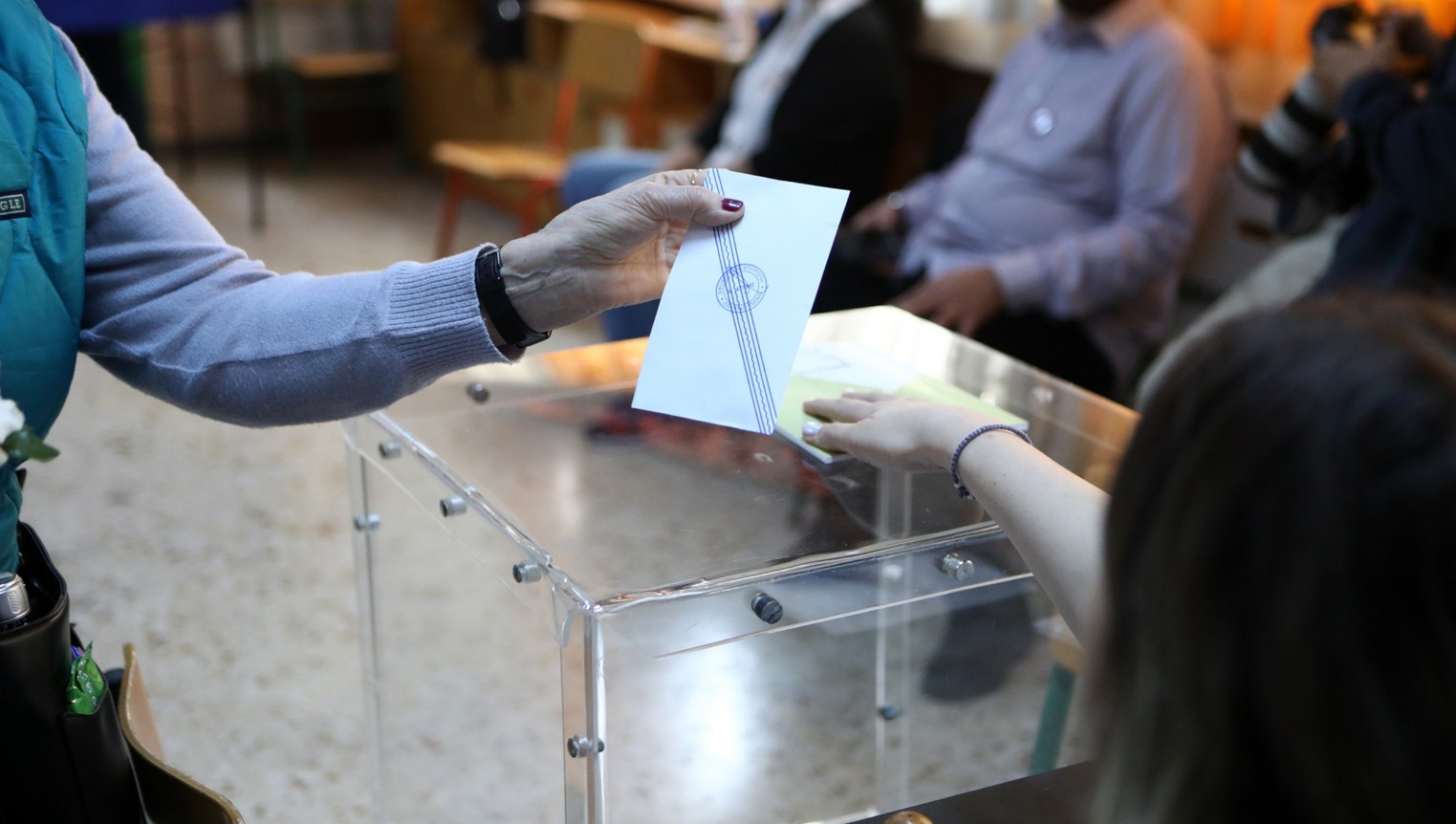 Δημοσκόπηση: Οι βάσεις των «κομμάτων» Τσίπρα – Σαμαρά