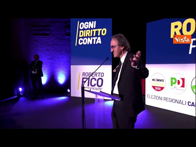 Bonelli sale su palco di Napoli con colonna sonora Rambo: Non ho il ...