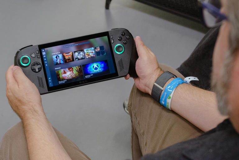 Windows handhelds are getting the new Xbox Full Screen Experience tomorrow