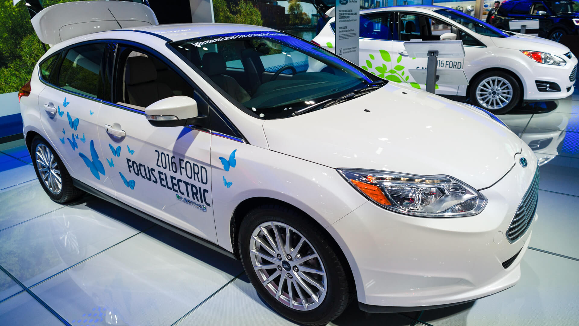 Here’s how much you’ll really save driving a hybrid vs. gas car over 5 ...