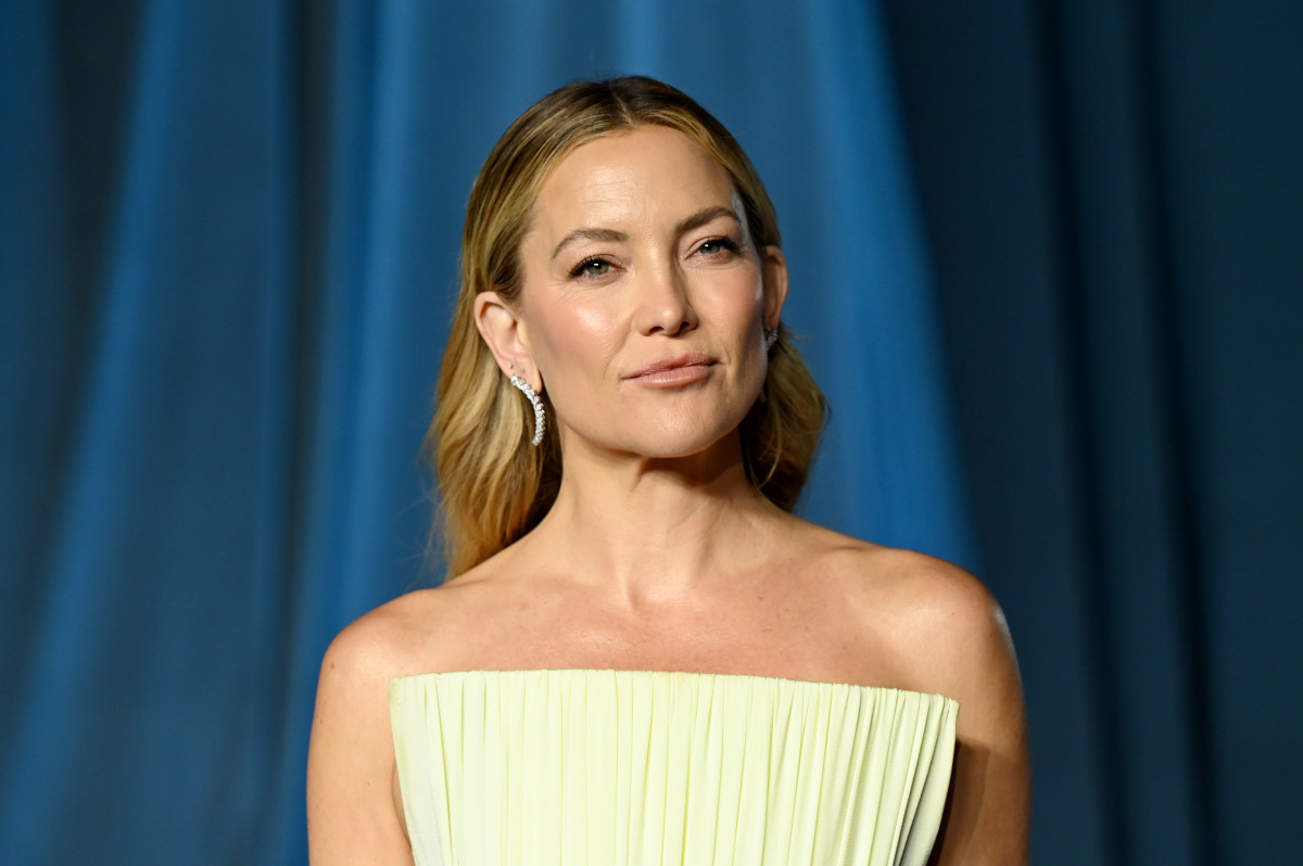 Kate Hudson Gives Cheeky Nod to 'Bride Wars' In 'Stunning' Sheer Vera ...