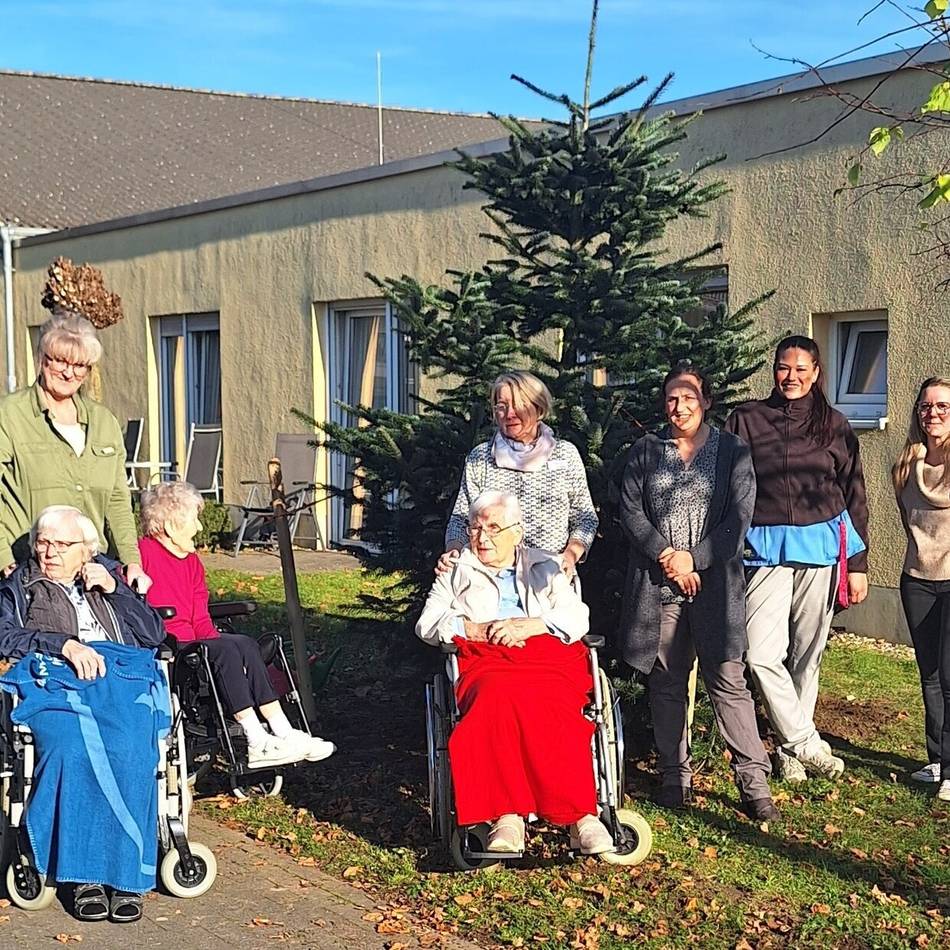 Haus im Hagenland pflanzt Tanne für die Baum-Challenge