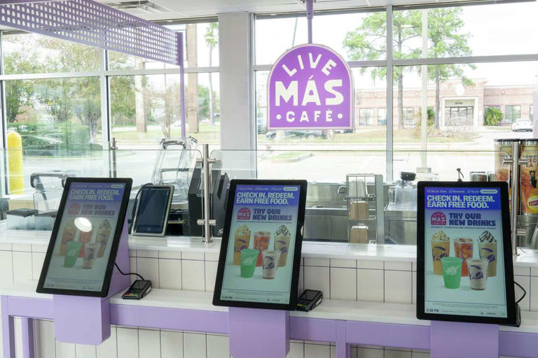Taco Bell opens first Houston-area Live Más Café, where it's serving 20 ...