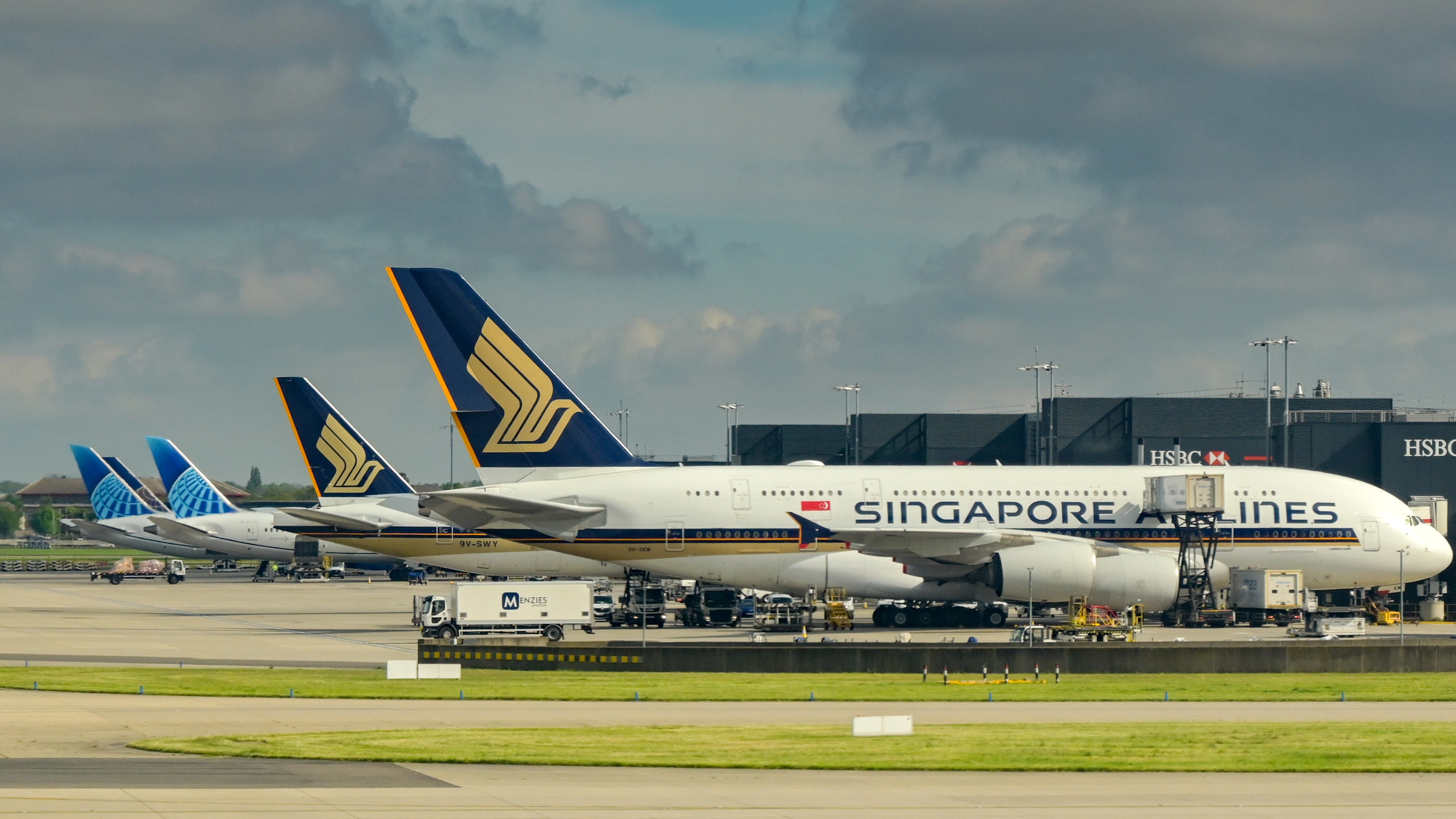 44 Hilarious “My Steak Is Too Juicy And My Lobster Is Too Buttery ...