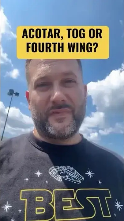 Author reads 'A Court of Thorns and Roses' series for the first time!