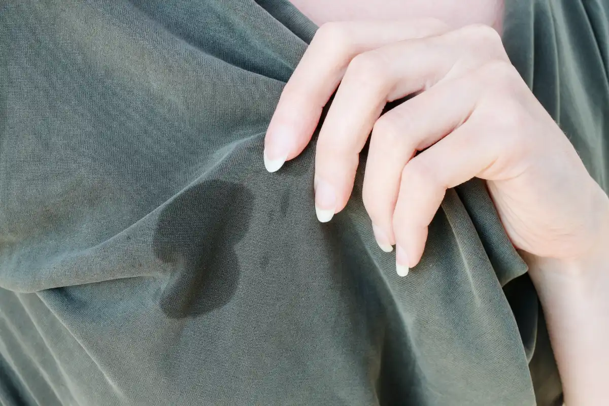 Tips para quitar manchas de aceite de la ropa con alcohol, vinagre o ...