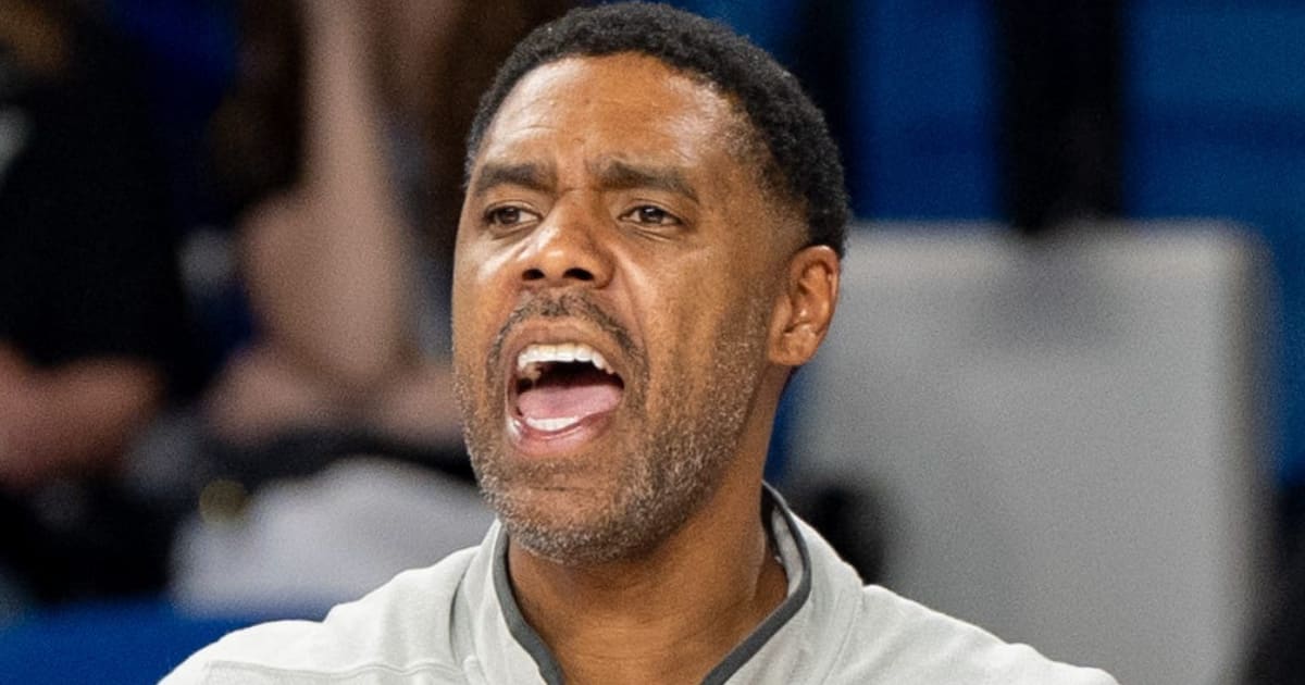 Kentucky assistant Jason Hart calls out online claims of a ‘chaotic ...