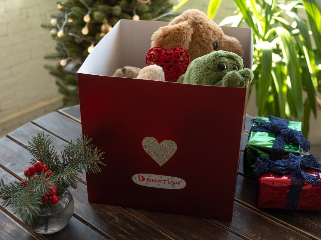 Applebee's On Long Island Participate In Toys For Tots Campaign