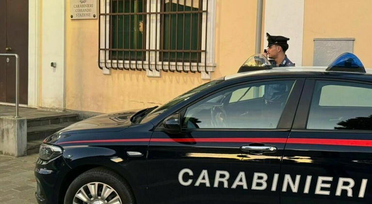 Tenta di rubare le sigarette in tabaccheria ma i gestori lo scoprono e ...