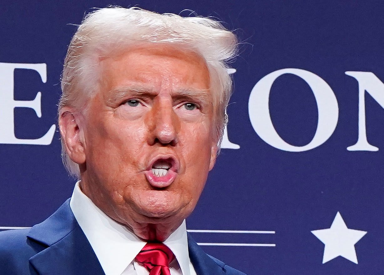 Trump throws extreme threat at Dems who urged defiance