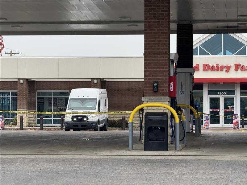 Armored truck robbed at gunpoint in parking lot of a UDF; suspects at large