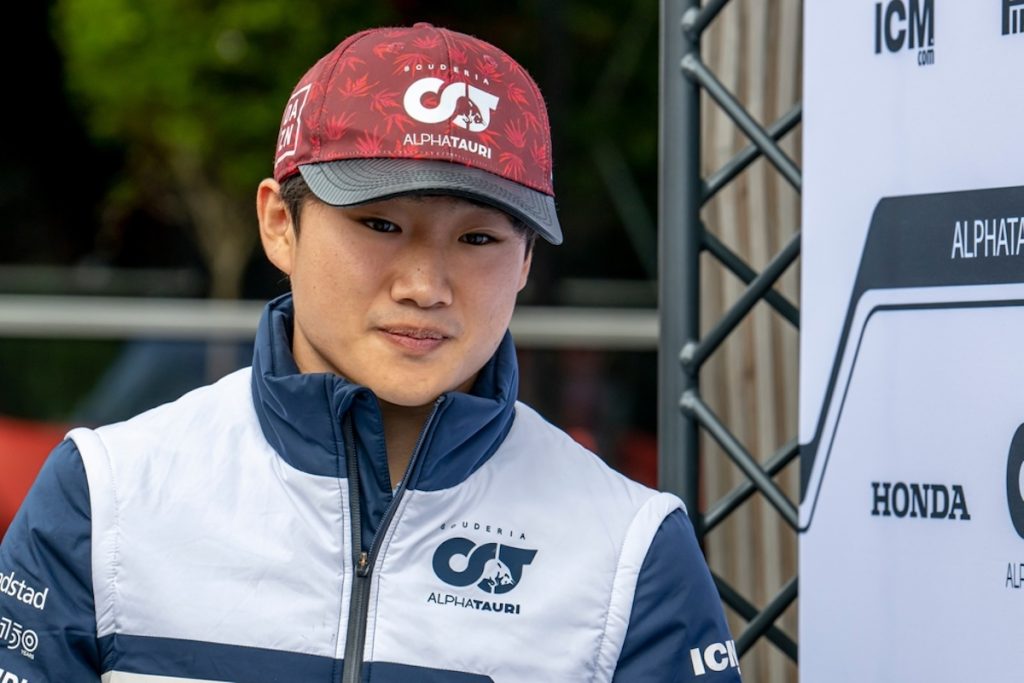 Ikke det comeback han håbede på: Yuki Tsunodas bil i brand